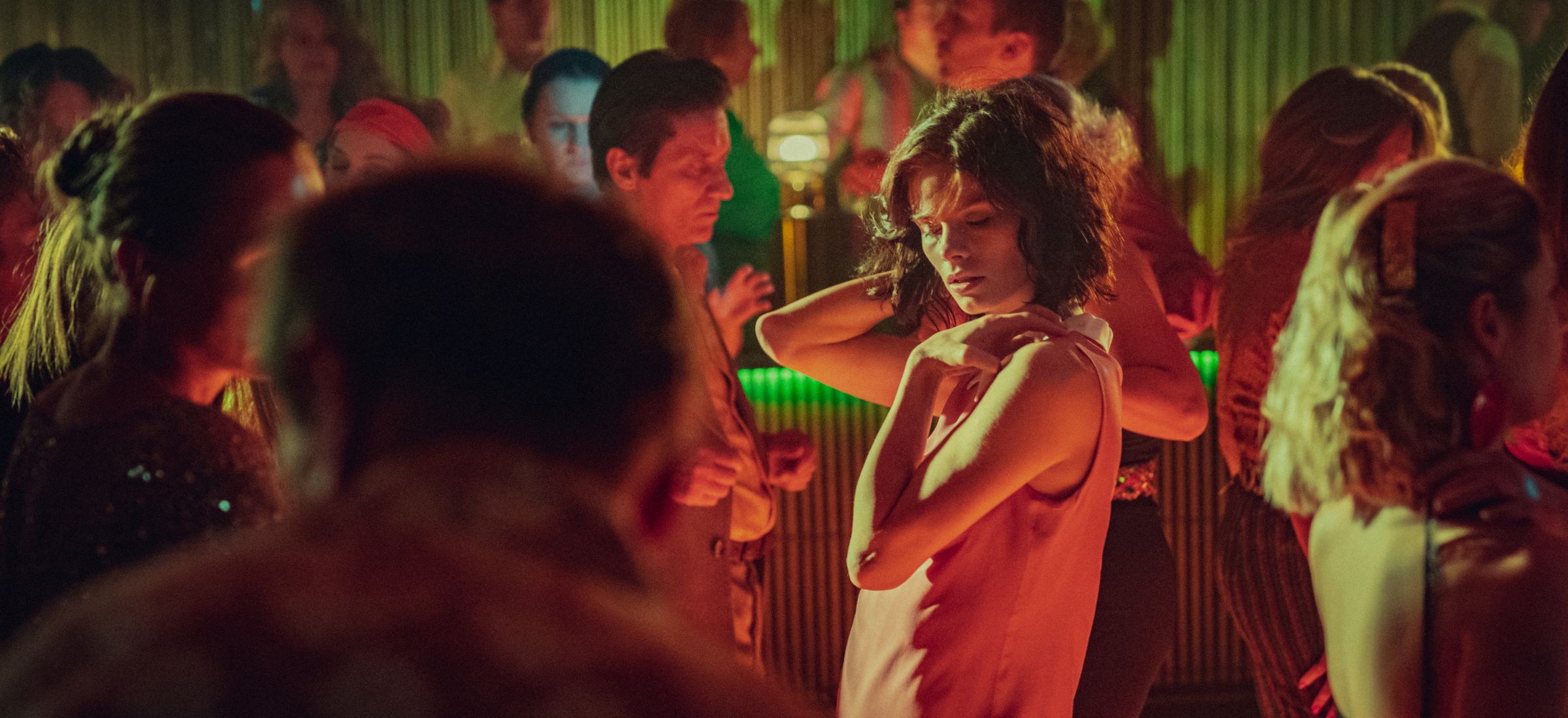 "Brokat" błyszczy i zachwyca wizualnie. Jak wypadł polski serial Netfliksa?